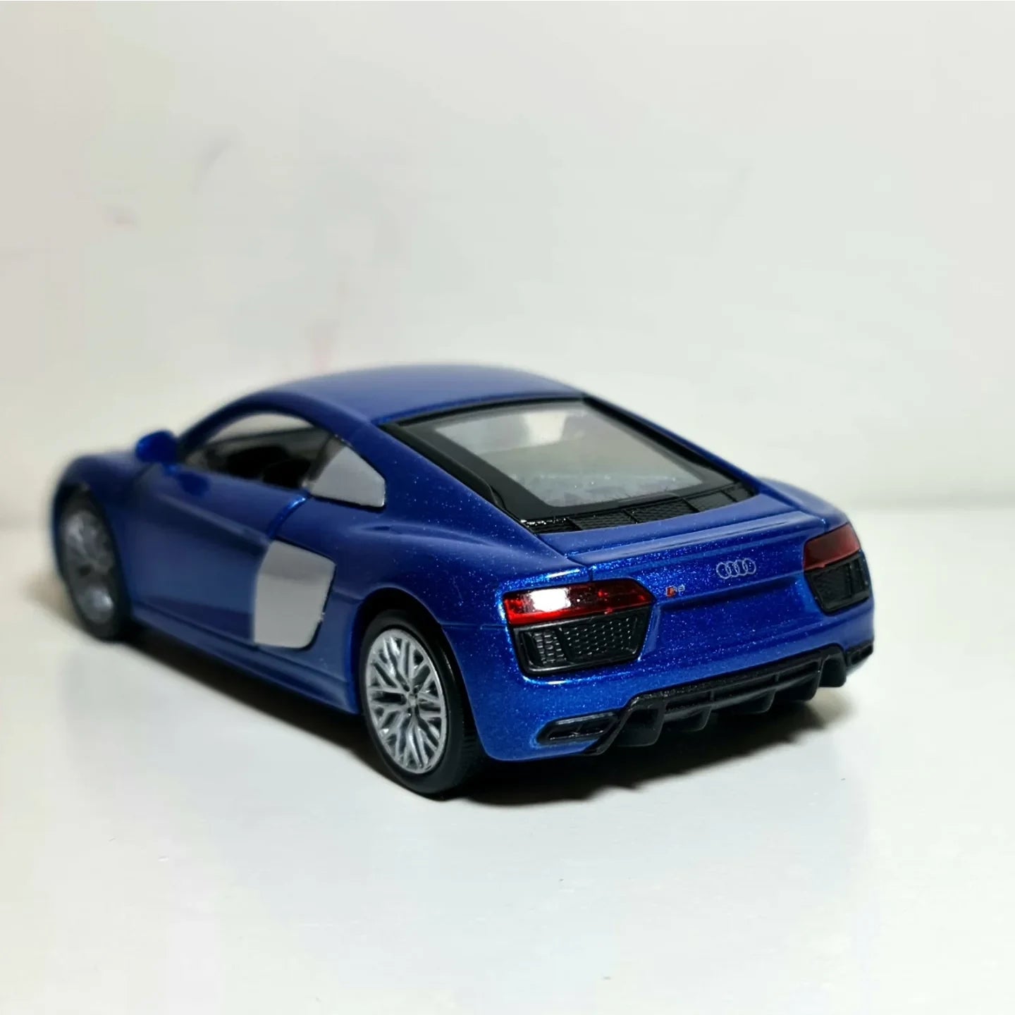 AUDI R8 – Diecasto